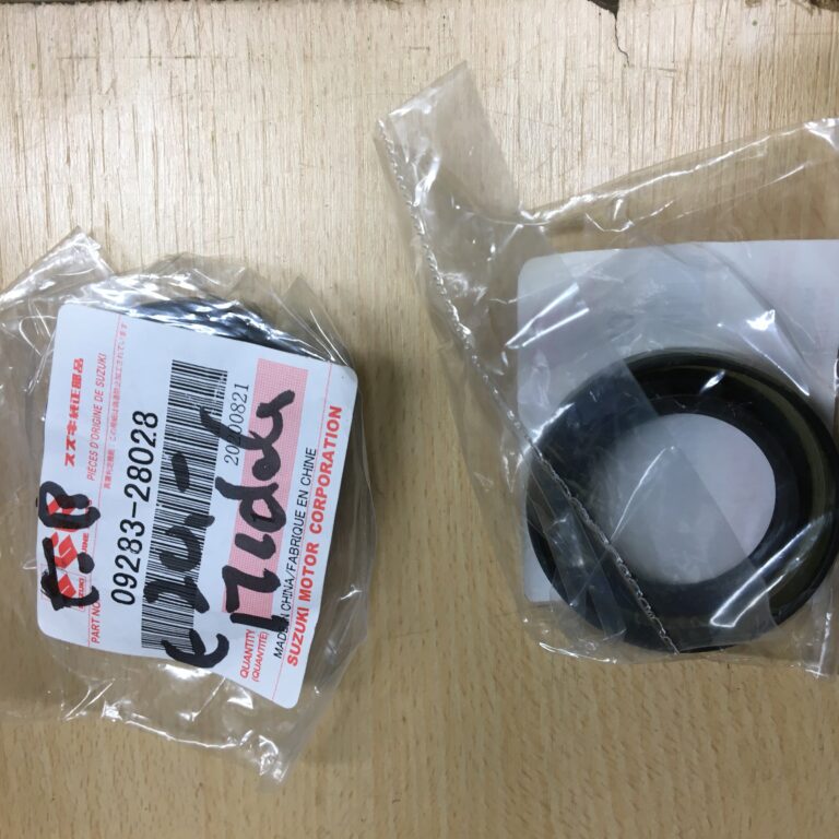 Suzuki LJ 10-20-50 & 80 OIL SEAL low Gear new OEM parts nr 09283-28028 ...